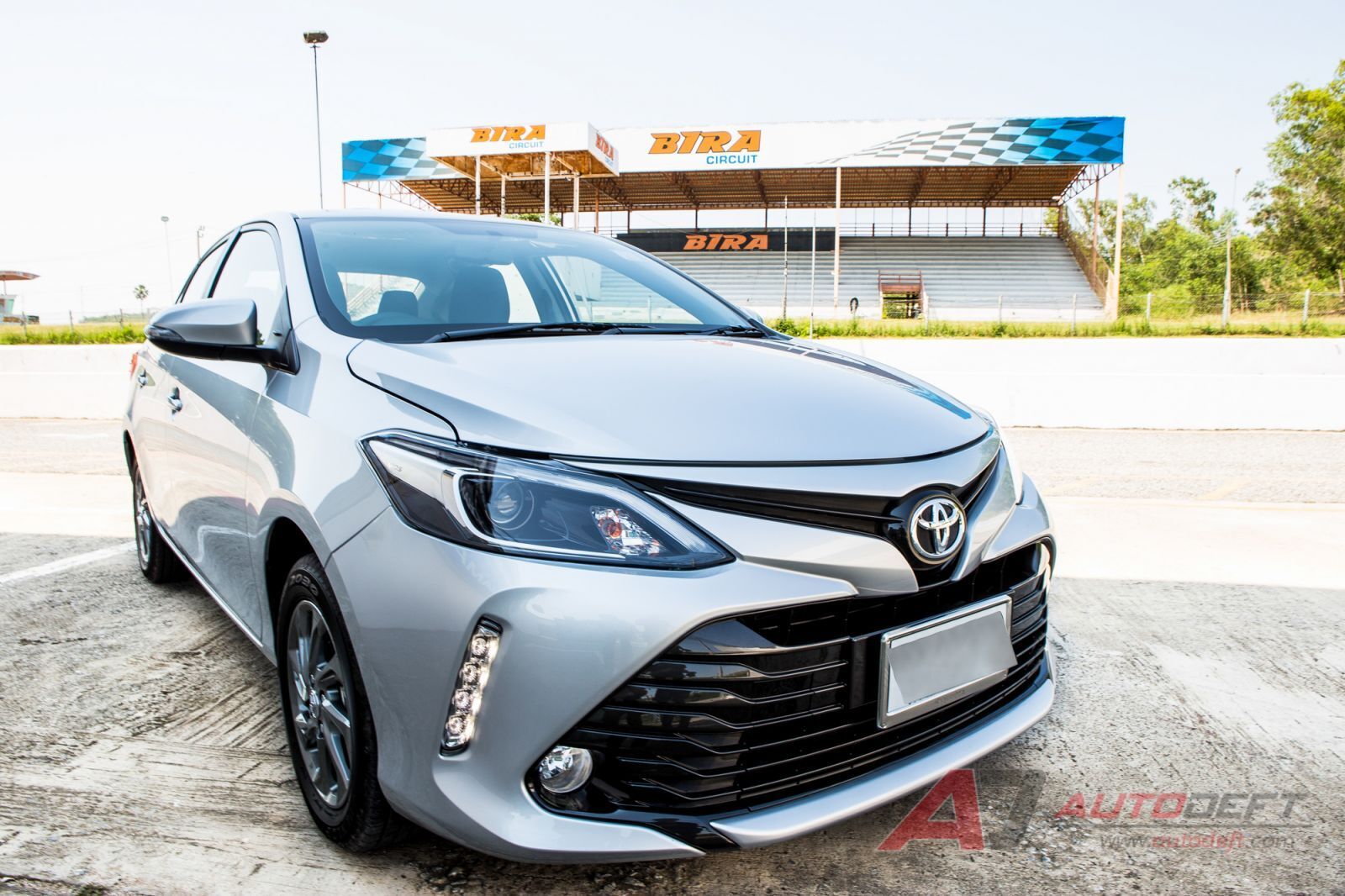 Deft Versus: TOYOTA VIOS G vs. HONDA CITY SV+: คู่มวยสุดร้อนแรงแห่งตลาด Subcompact | AUTODEFT ...
